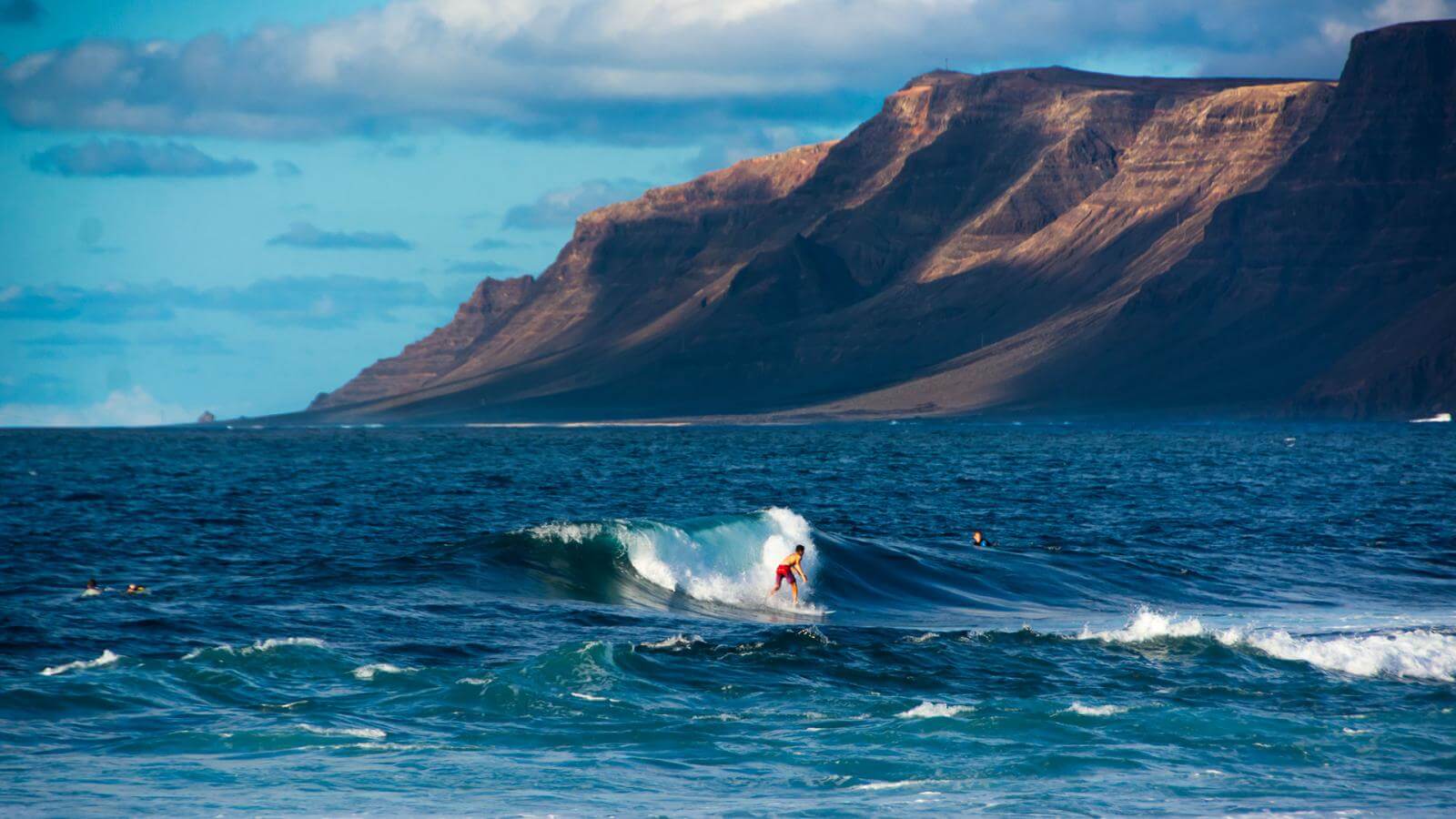 Surfing the left hand wave in San Juan | Hello Canary Islands